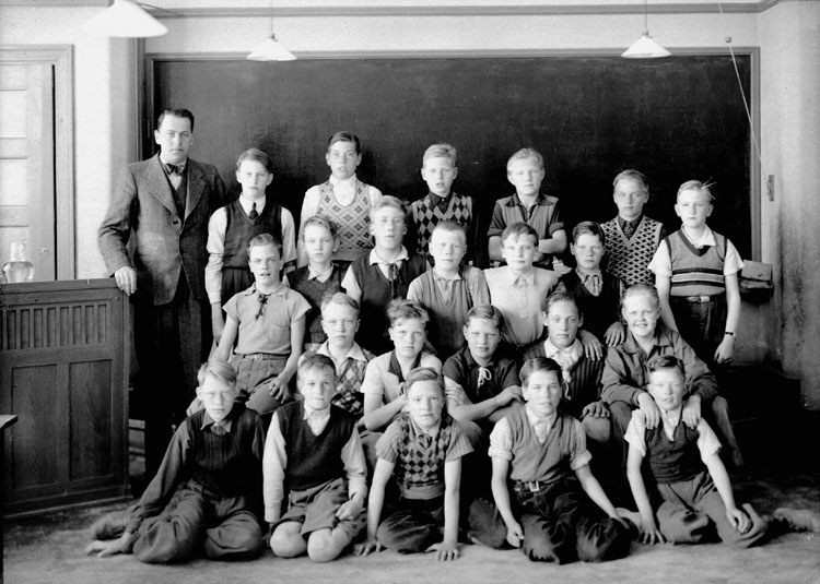 Engelbrektsskolan, klassrumsinteriör, 22 pojkar med lärare E. Fallenius ...