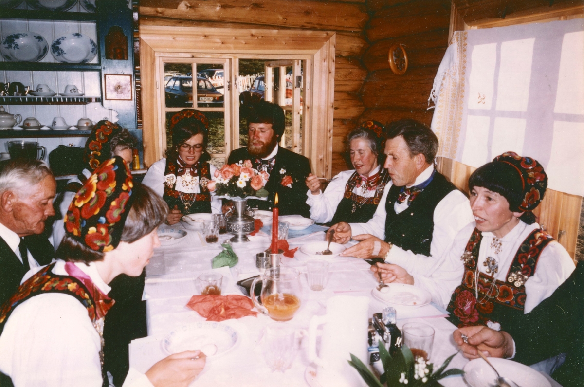 Bryllaupet til Grethe Larsgard og Ola Håkon Rudningen. Frå h.Gudrun ...