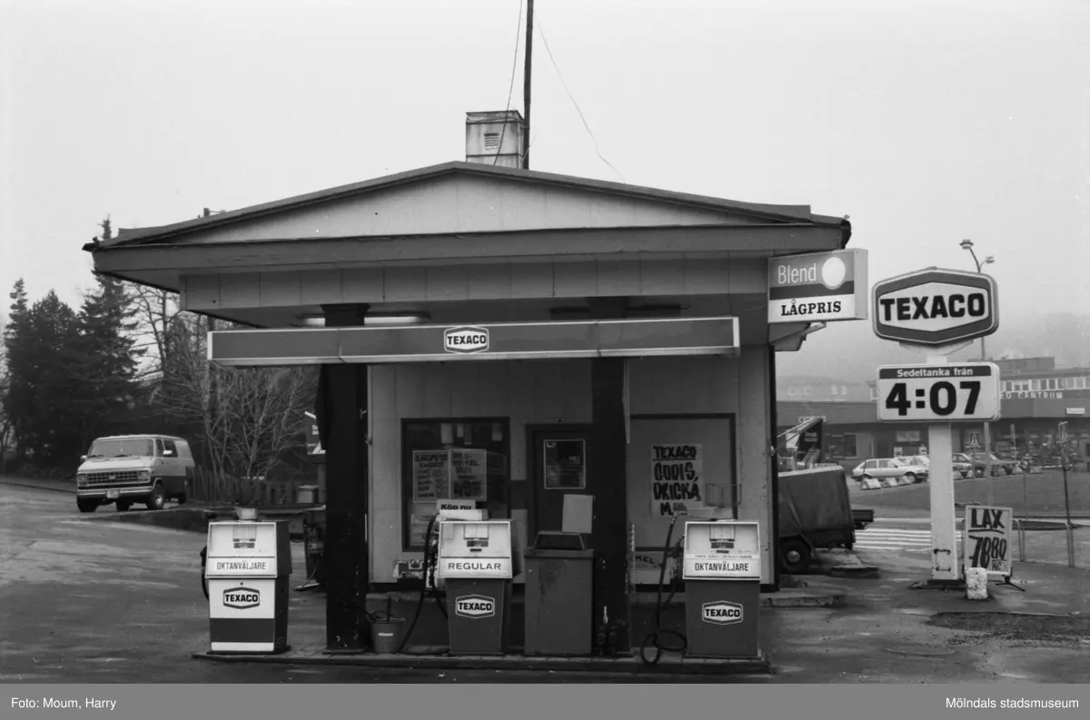 Bensinstationen Texaco i korsningen Gamla Riksvägen-Streteredsvägen i ...