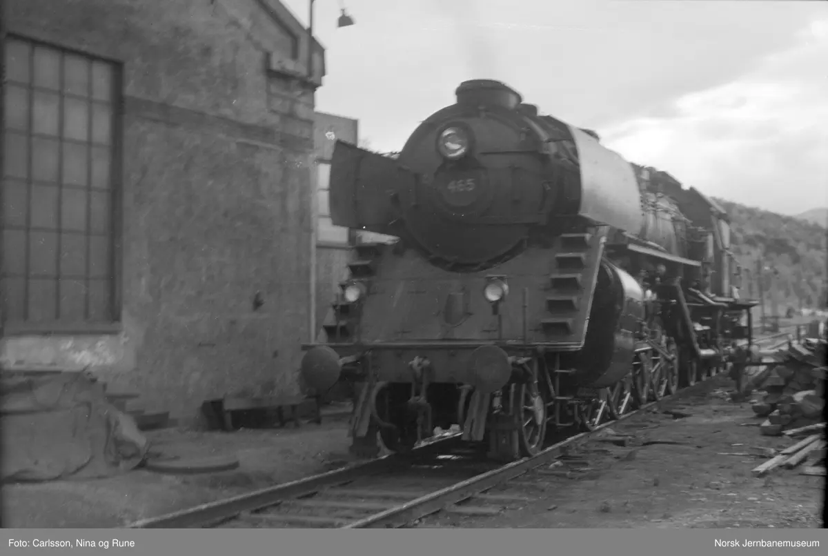 Damplokomotiv type 49b nr. 465 på Dombås stasjon - Norsk jernbanemuseum ...