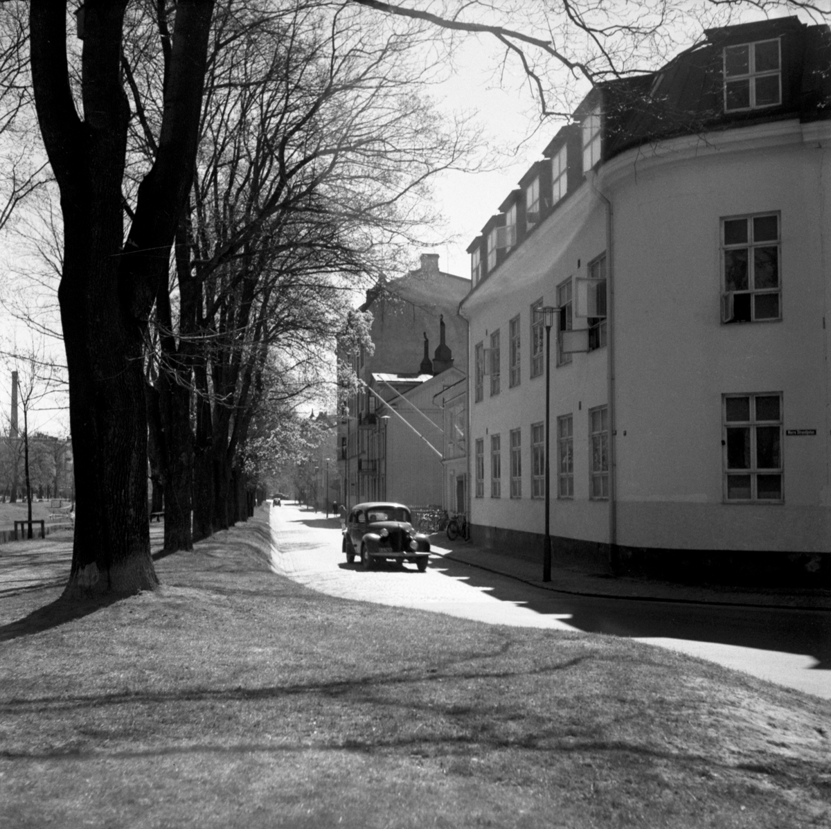 Västra Kanalgatan från hörnet av Norra Strandgatan år 1949. - Värmlands ...