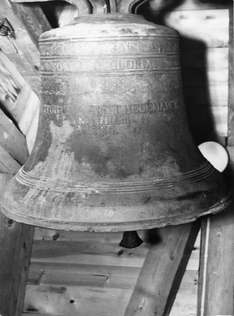 Skiftklokke. Gruvklokke fra Kongens gruve, støpt 1784. Nå i Hitterdal ...