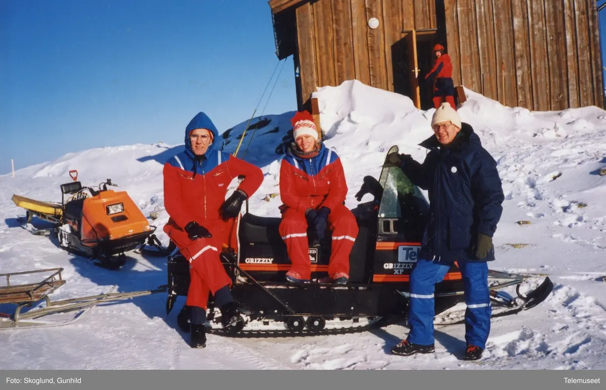 Televerket satte opp ny radiolinjestasjon på Skeikampen - Norsk Teknisk ...