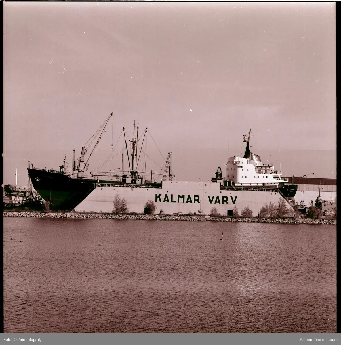 Ett fartyg i torrdocka på Kalmar varv. - Kalmar läns museum ...