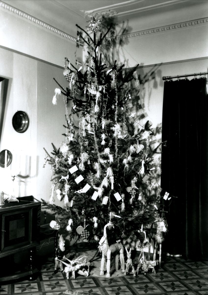 Hemma hos familj tandläkare Alex. Clason. - Kalmar läns museum ...