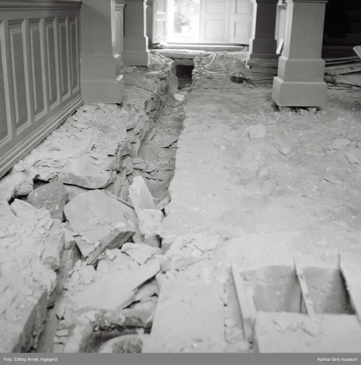 En arkeologisk utgrävning i Söderåkra kyrka. - Kalmar läns museum ...