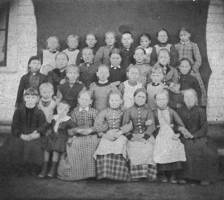 Maria Lager, skolkort från Närefors, Uvereds socken. Maria Lager, gift ...