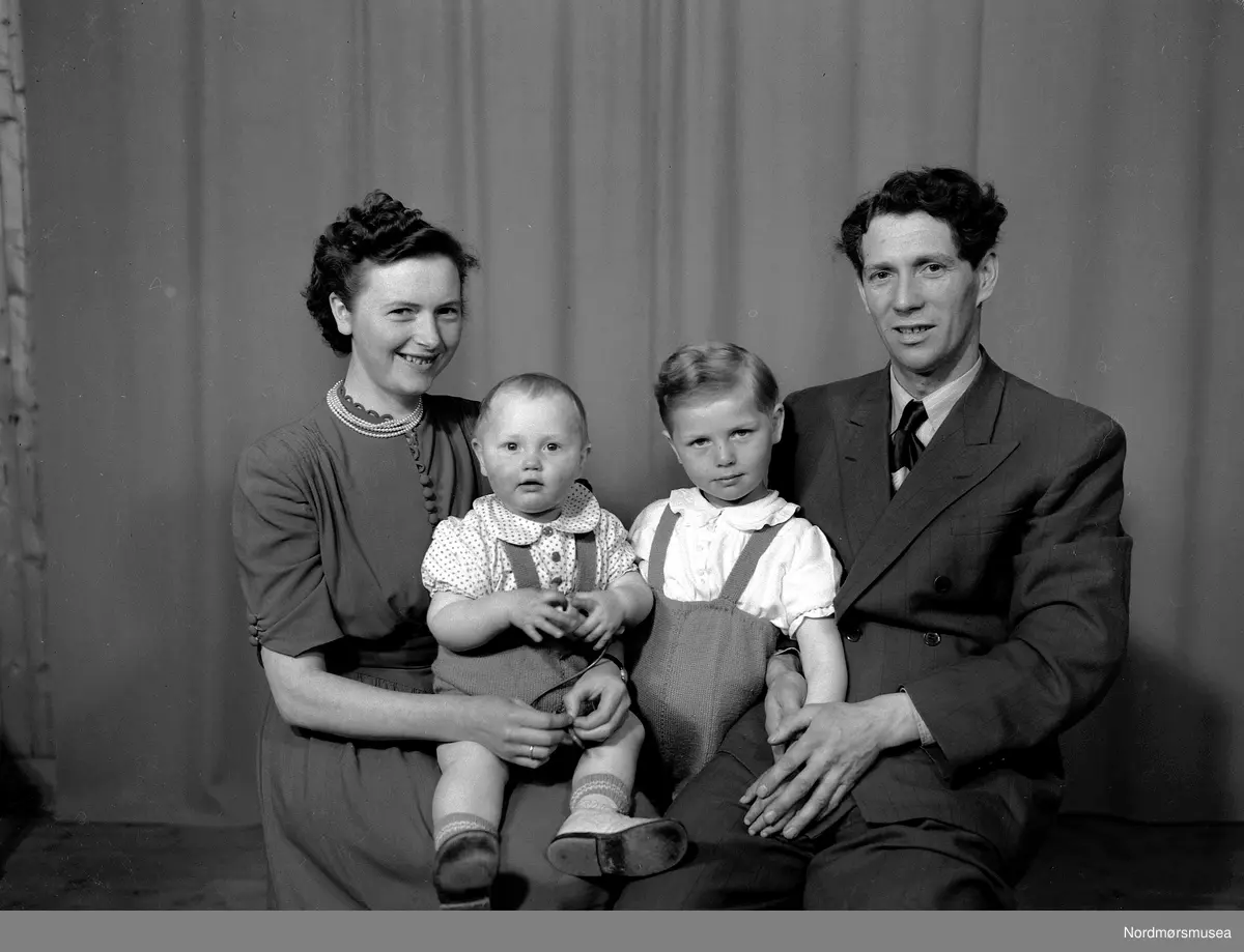 Denne familien er: Berit og Askild Fillingsnes, Hitra, med barna Per ...