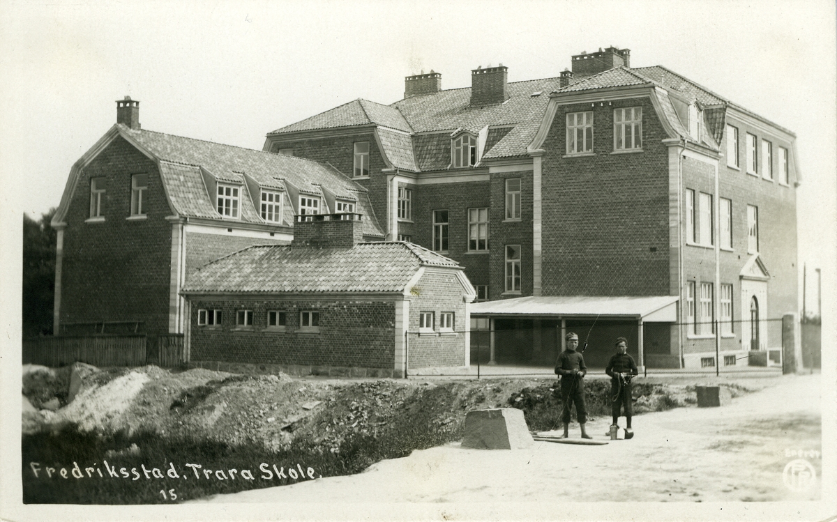 Fredrikstad. Vestsiden. Glemmen. Trara Skole. Skolen ferdigbygd i 1911 ...