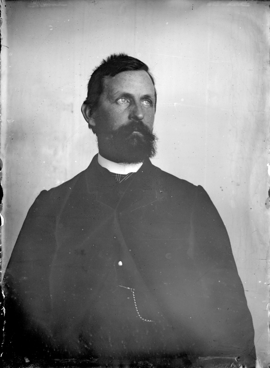 Portrett av Erik Skoug - Maihaugen / DigitaltMuseum