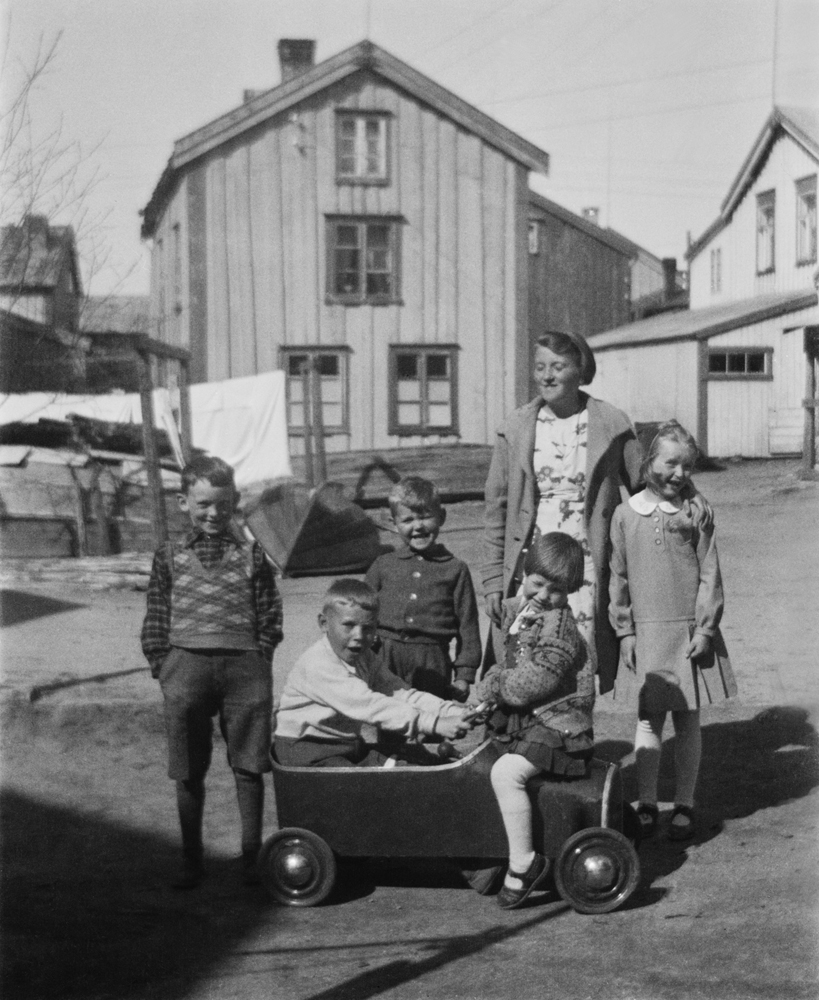 Sjøgata Nergato. Fra venstre: Are-Mass Bakken, Hroar Johnsen, Ragnhil ...