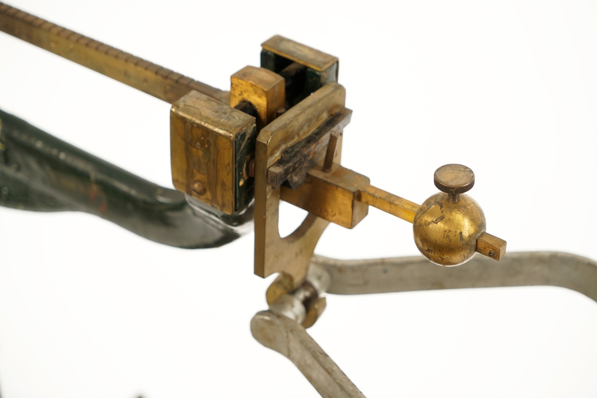 Balansevekt - Norsk Tollmuseum / DigitaltMuseum