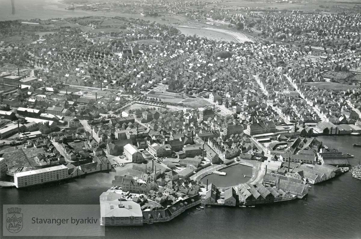 Flyfoto av Strømsteinen - Stavanger byarkiv / DigitaltMuseum