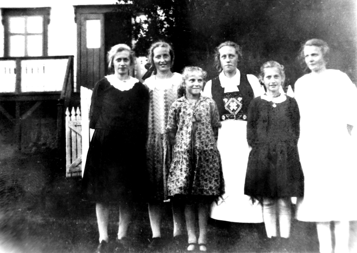 Kvinner fra Skaland slutten av 1920-tallet - Midt-Troms Museum ...