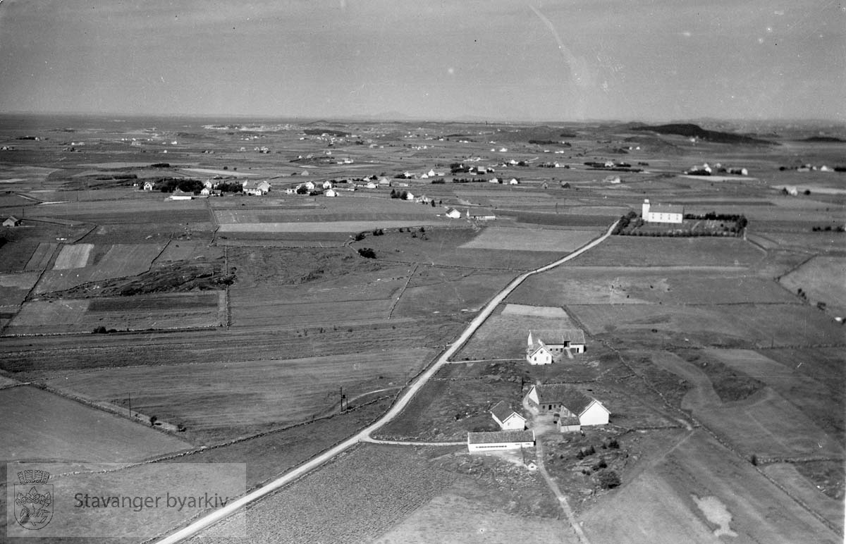 Flyfoto av Sola - Stavanger byarkiv / DigitaltMuseum