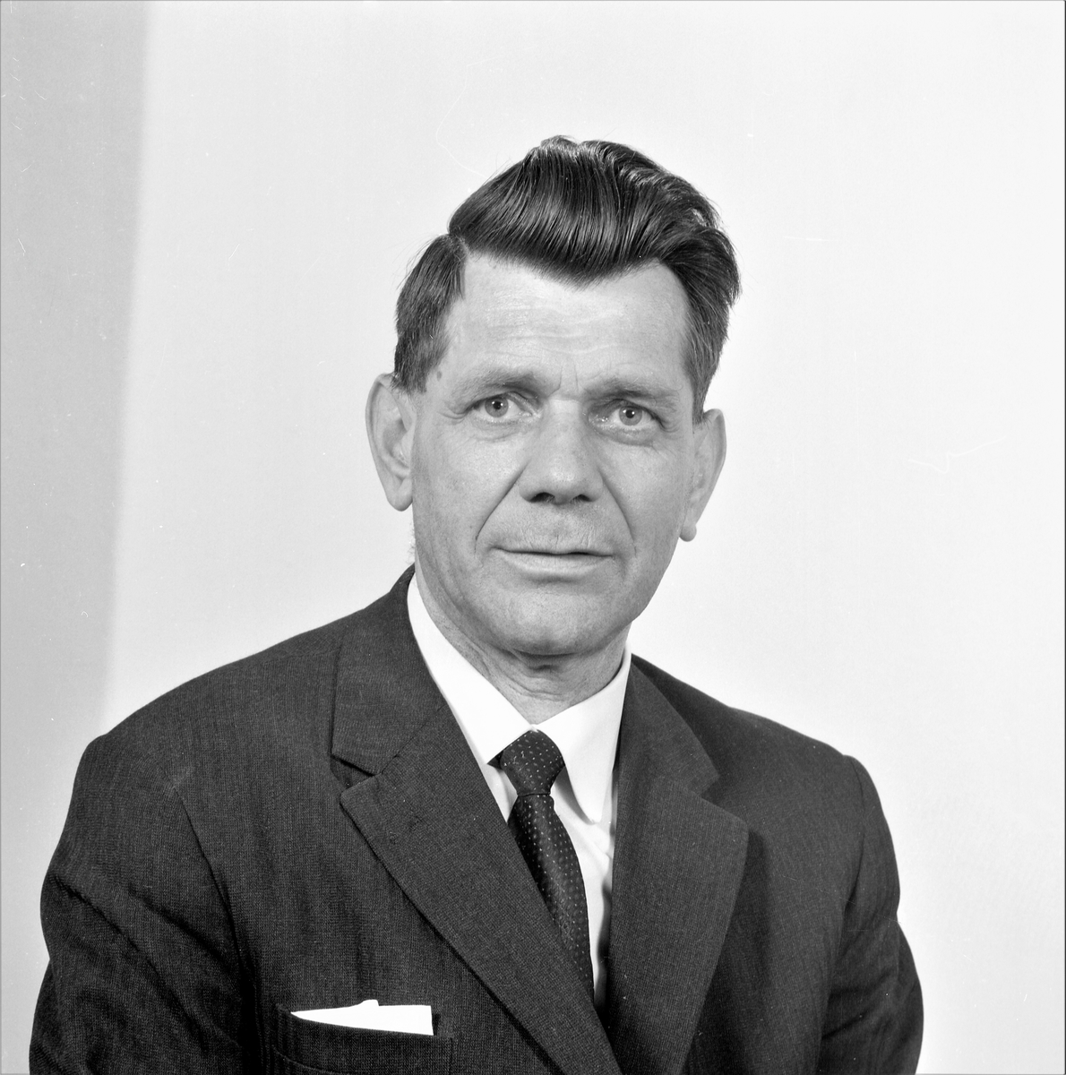 Portrett. Ung mann og voksen mann. Bestilt av Geir Westre. Solvang ...