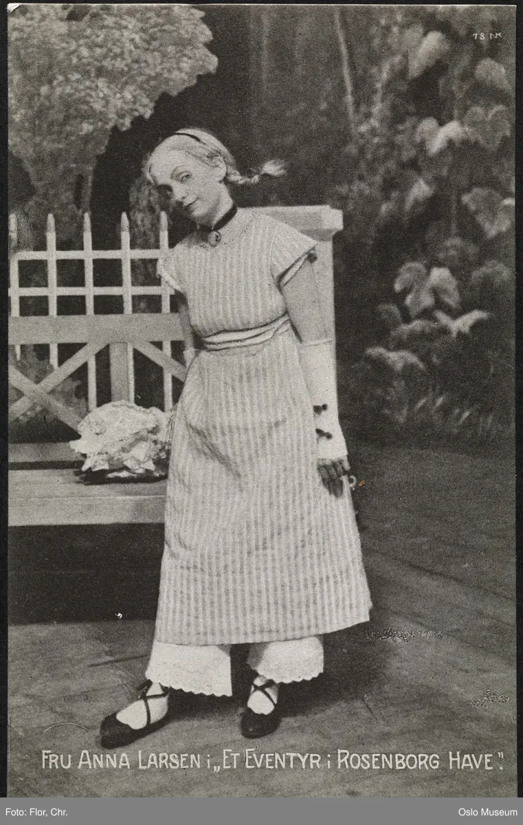 Fru Anna Larssen i "Et eventyr i Rosenborg Have". - Oslo Museum ...