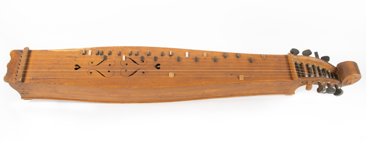 Langeleik med kasse - Valdres Folkemuseum / DigitaltMuseum