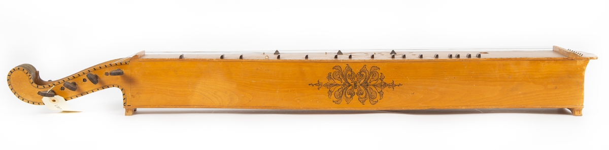 Langeleik - Valdres Folkemuseum / DigitaltMuseum