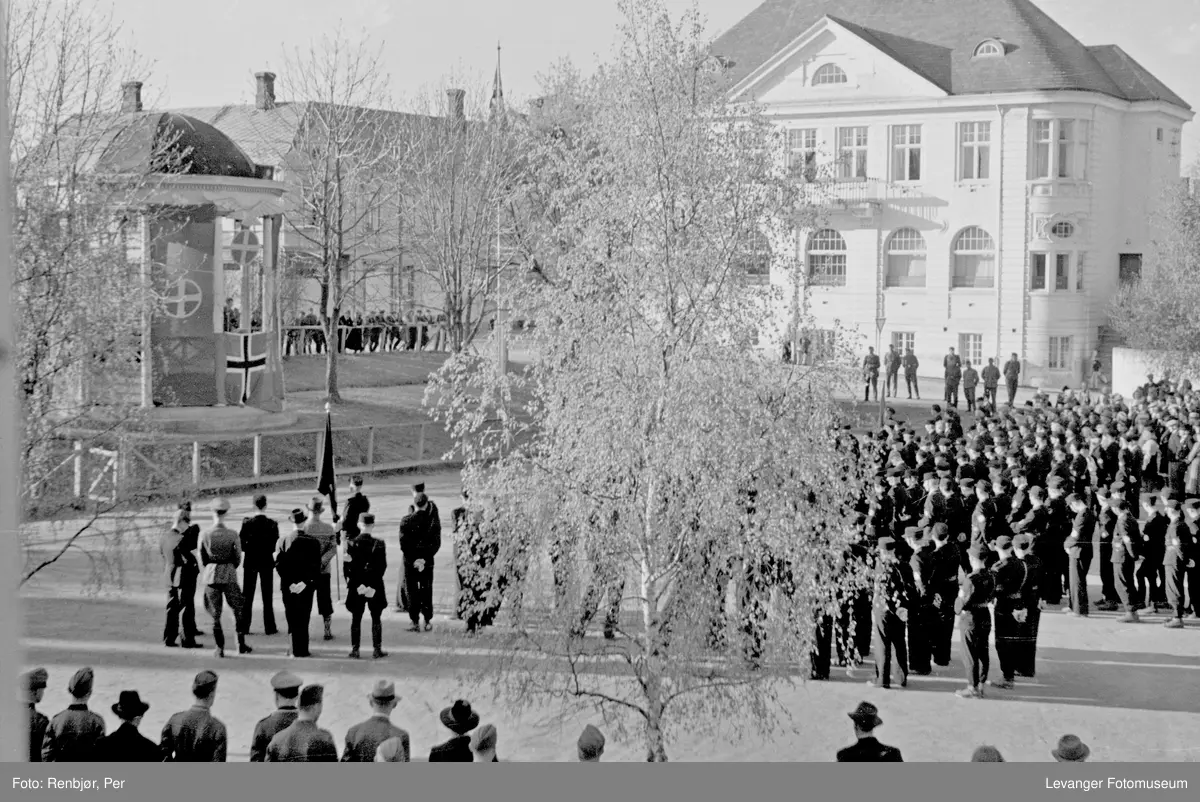 Nasjonal samling, hirden samlet på torget i Levanger. - Levanger ...