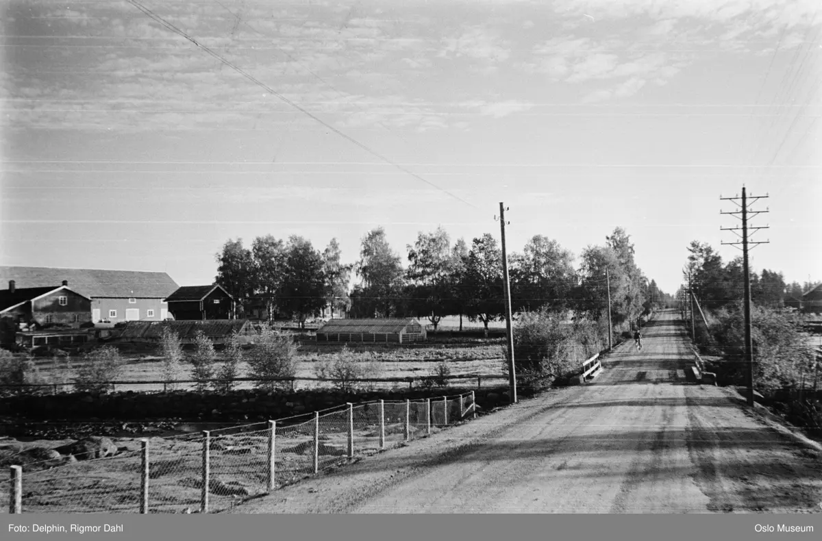 Midtskogen gård med bru over Terninga. - Oslo Museum / DigitaltMuseum