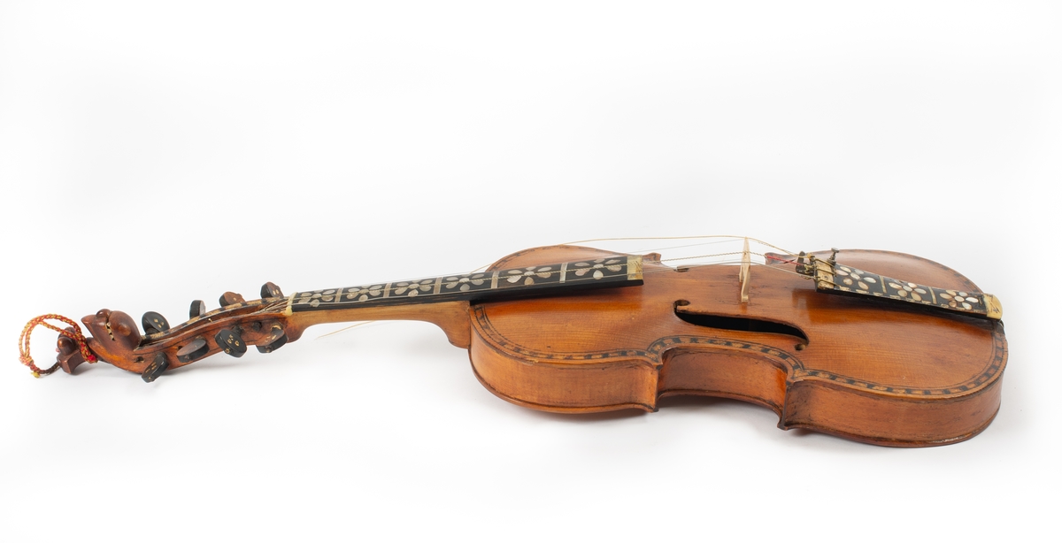 Hardingfele - Valdres Folkemuseum / DigitaltMuseum