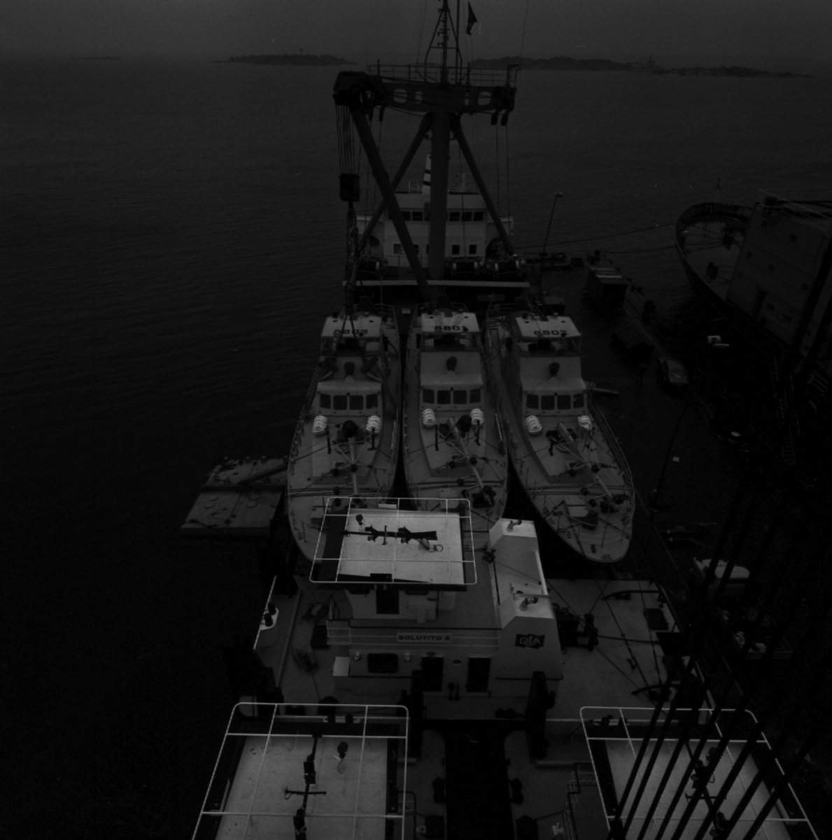 CG 27 Lyft av CG 27 till lastfartyg - Marinmuseum / DigitaltMuseum