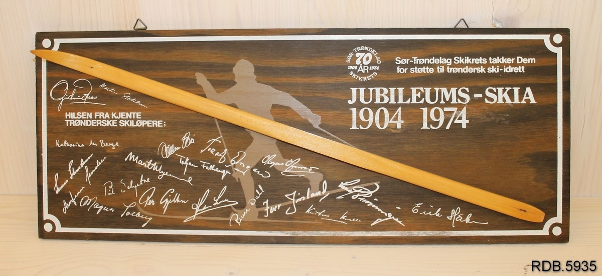 Skilt - Rindal Skimuseum / DigitaltMuseum