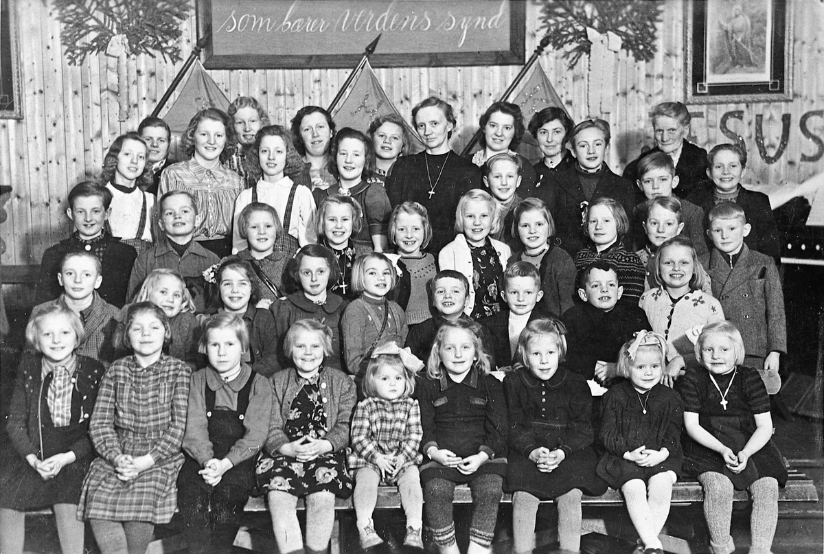 Betania, Gullverket. Søndagsskolen. Ca. 1945. 1. rad fra v.: X, Aud ...