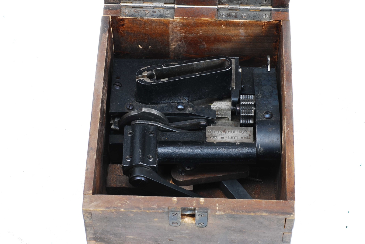 Båndemaskin Colt M1929 (lett) - Forsvarets museer / DigitaltMuseum