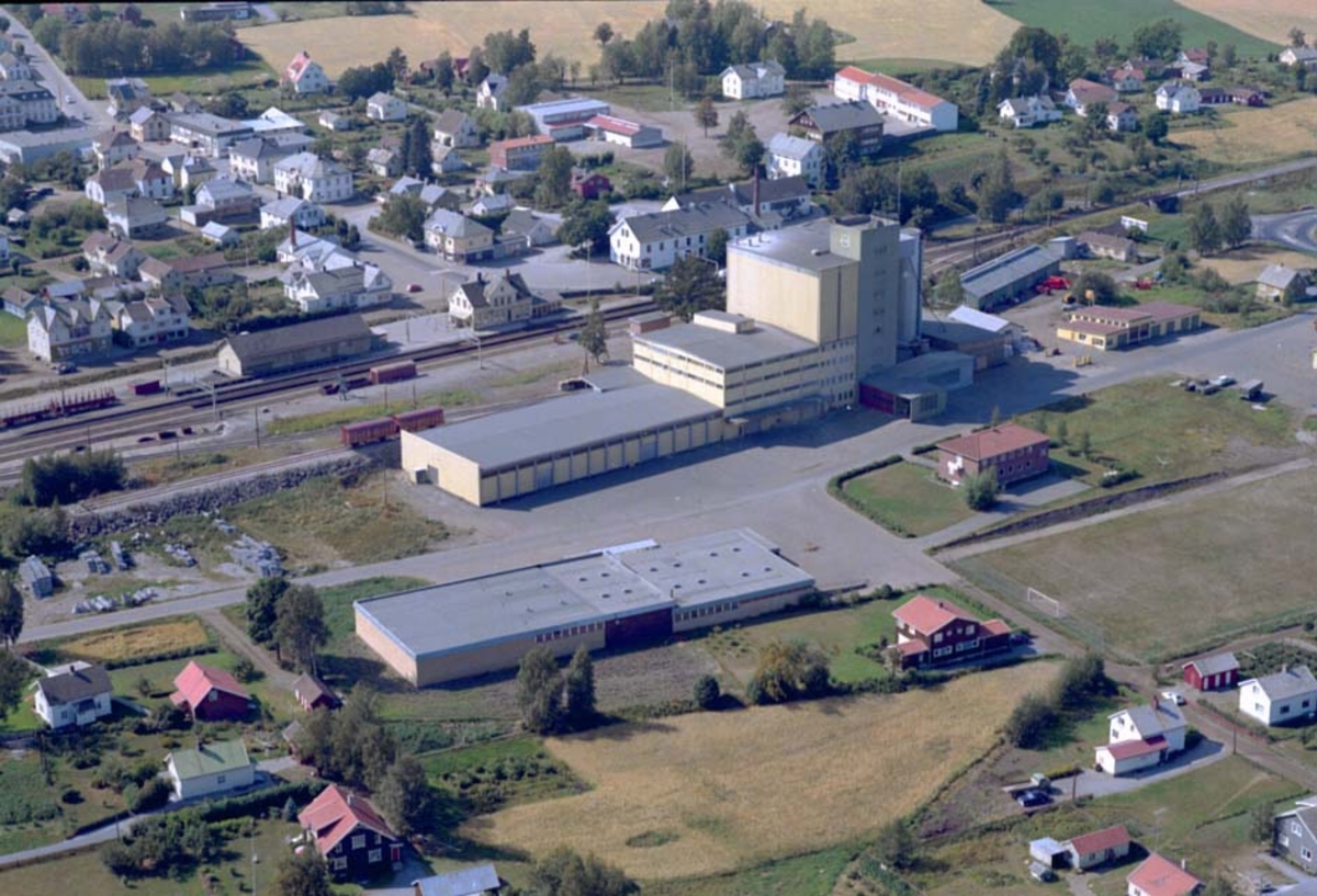 FLYFOTO STANGE SENTRUM, FELLESKJØPETS KORNSILO - Anno Domkirkeodden ...