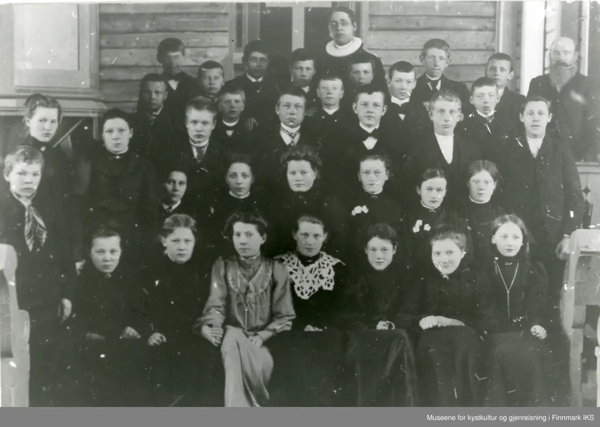 Konfirmasjon i Gamvik Kirke i Gamvik Kommune 1900. - Museene for ...