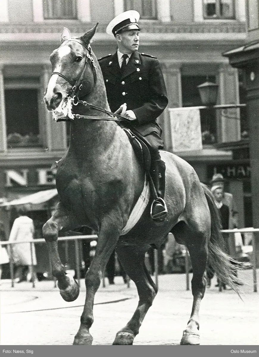 Ridende politi. - Oslo Museum / DigitaltMuseum
