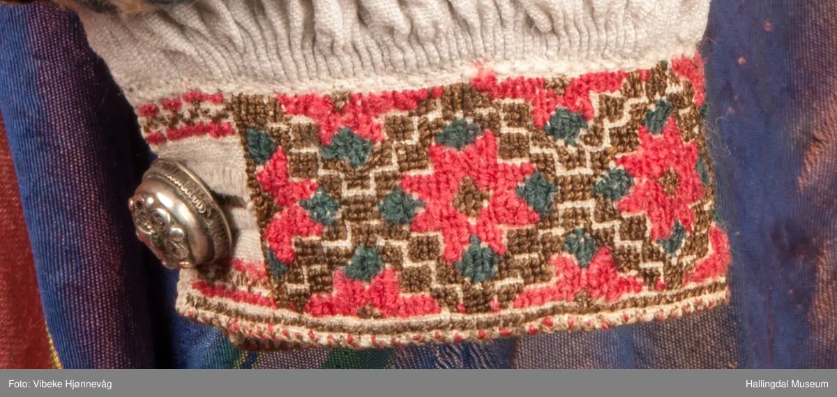 Brudedrakt - Hallingdal Museum / DigitaltMuseum