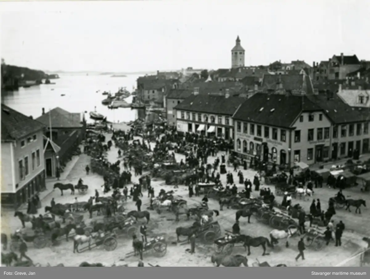 Stavanger torg med utsikt mot Vågen, ca 1900-1920. - Stavanger maritime ...