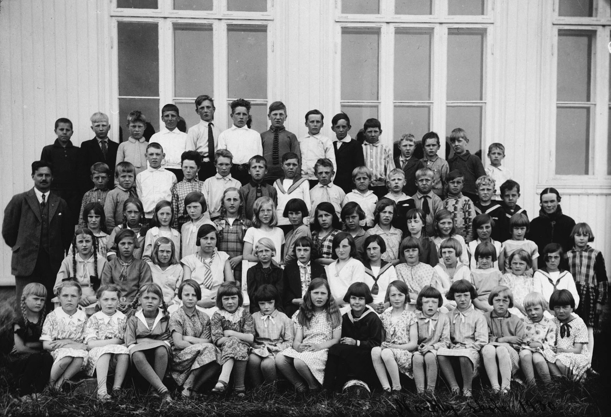 Klassebilde Nordby skole. Elever med lærere. - Museene i Akershus ...