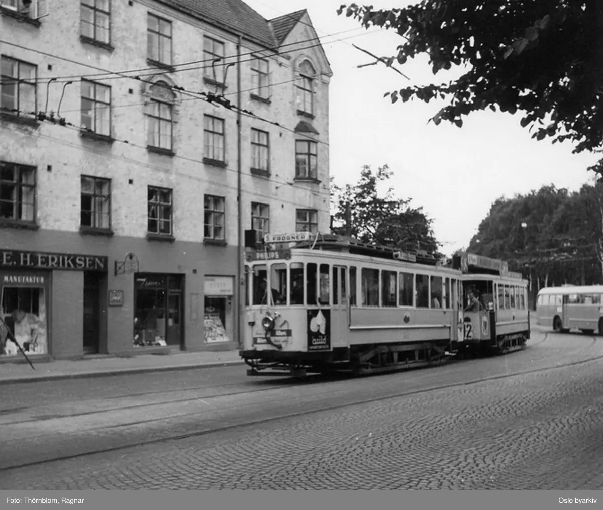 Oslo Sporveier. Trikk motorvogn 149 type HaWa linje 5 i Kierschows gate ...