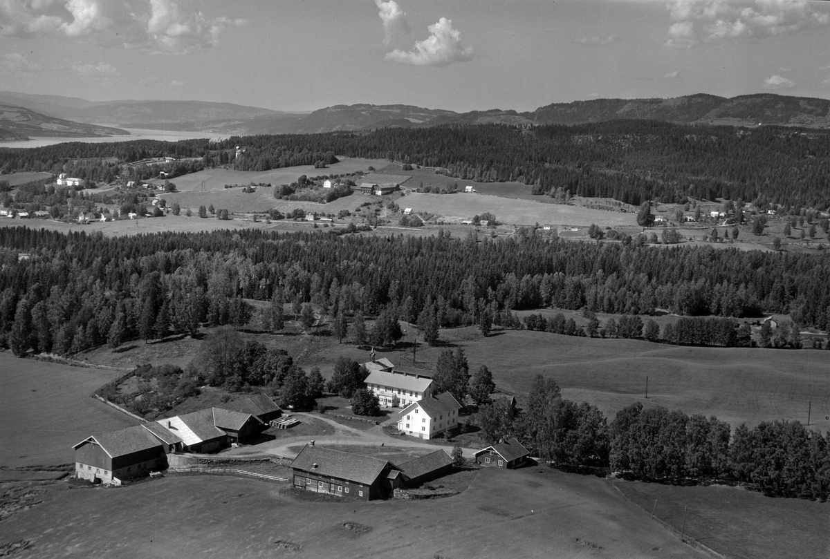 Flyfoto av Ulven gard, Ringsaker. - Anno Domkirkeodden / DigitaltMuseum Flyfoto av Ulven gard, Ringsaker. - Anno Domkirkeodden / DigitaltMuseum