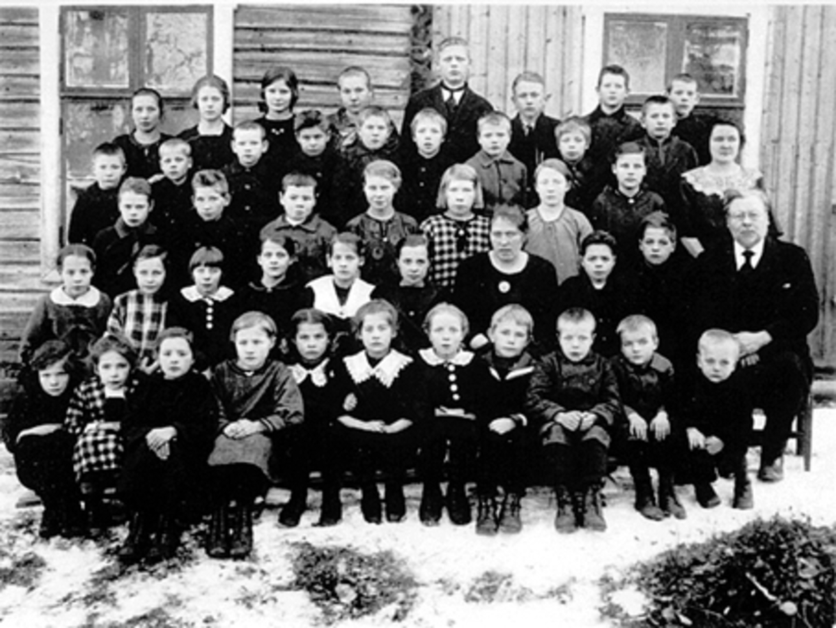 AASEN SKOLE, ÅSEN, SKOLEFOTO, KLASSEBILDE, SKOLEELEVER MED LÆRER. 1 ...